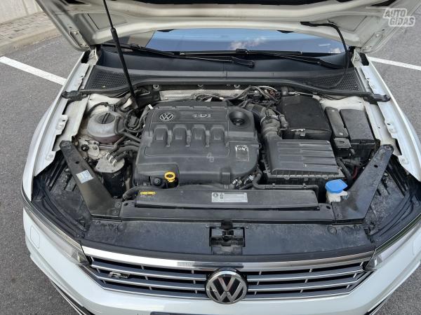 White Volkswagen Passat 2016 in Kaunas, with an engine capacity of 1.90 L and mileage of 226 thousand km for 13400 €, photo 8 on AUTOMOTO.COM.LV