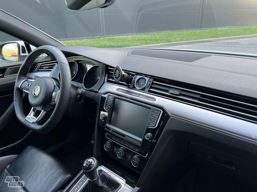 Balts Volkswagen Passat 2016 Kauņa, ar dzinēja tilpumu 1.90 L un nobraukumu 226 tūkst. km par 13400 €, foto 20 vietnē AUTOMOTO.COM.LV