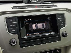 White Volkswagen Passat 2016 in Vilnius, with an engine capacity of 1.40 L and mileage of 125 thousand km for 10200 €, photo 20 on AUTOMOTO.COM.LV