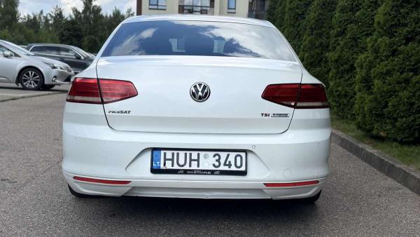 White Volkswagen Passat 2016 in Vilnius, with an engine capacity of 1.40 L and mileage of 209 thousand km for 6900 €, photo 3 on AUTOMOTO.COM.LV