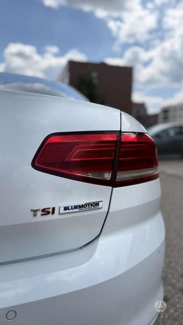 White Volkswagen Passat 2016 in Vilnius, with an engine capacity of 1.40 L and mileage of 209 thousand km for 6900 €, photo 5 on AUTOMOTO.COM.LV