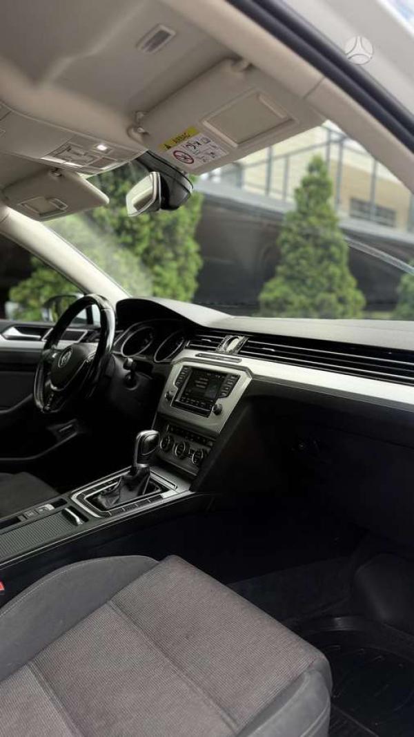White Volkswagen Passat 2016 in Vilnius, with an engine capacity of 1.40 L and mileage of 209 thousand km for 6900 €, photo 6 on AUTOMOTO.COM.LV