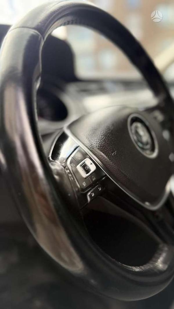 White Volkswagen Passat 2016 in Vilnius, with an engine capacity of 1.40 L and mileage of 209 thousand km for 6900 €, photo 8 on AUTOMOTO.COM.LV