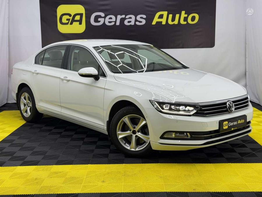 White Volkswagen Passat 2016 in Vilnius, with an engine capacity of 1.40 L and mileage of 125 thousand km for 10200 €, photo 4 on AUTOMOTO.COM.LV