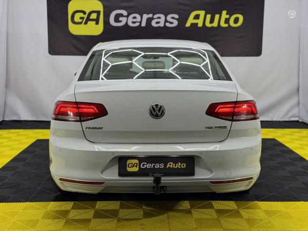 White Volkswagen Passat 2016 in Vilnius, with an engine capacity of 1.40 L and mileage of 125 thousand km for 10200 €, photo 5 on AUTOMOTO.COM.LV