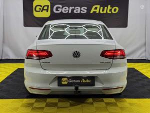 White Volkswagen Passat 2016 in Vilnius, with an engine capacity of 1.40 L and mileage of 125 thousand km for 10200 €, photo 6 on AUTOMOTO.COM.LV