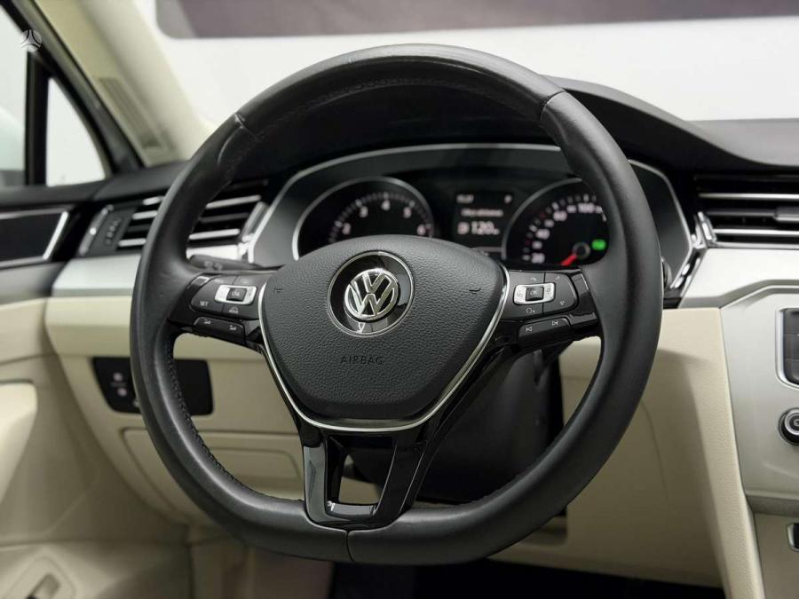 White Volkswagen Passat 2016 in Vilnius, with an engine capacity of 1.40 L and mileage of 125 thousand km for 10200 €, photo 15 on AUTOMOTO.COM.LV