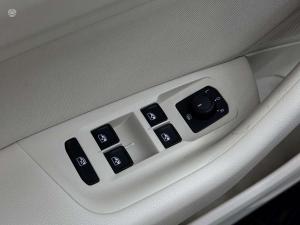 White Volkswagen Passat 2016 in Vilnius, with an engine capacity of 1.40 L and mileage of 125 thousand km for 10200 €, photo 16 on AUTOMOTO.COM.LV