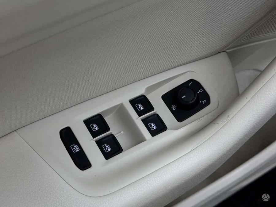 Balts Volkswagen Passat 2016 Viļņa, ar dzinēja tilpumu 1.40 L un nobraukumu 125 tūkst. km par 10150 €, foto 16 vietnē AUTOMOTO.COM.LV