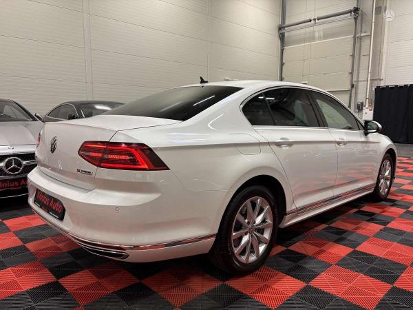 Volkswagen Passat 2016 Viļņa vietnē Balts Volkswagen Passat 2016 Viļņa, ar dzinēja tilpumu 1.80 L un nobraukumu 302 tūkst. km par 9990 €, foto 5 vietnē AUTOMOTO.COM.LV