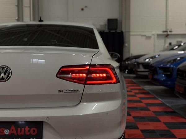 Volkswagen Passat 2016 Viļņa vietnē Balts Volkswagen Passat 2016 Viļņa, ar dzinēja tilpumu 1.80 L un nobraukumu 302 tūkst. km par 9990 €, foto 9 vietnē AUTOMOTO.COM.LV
