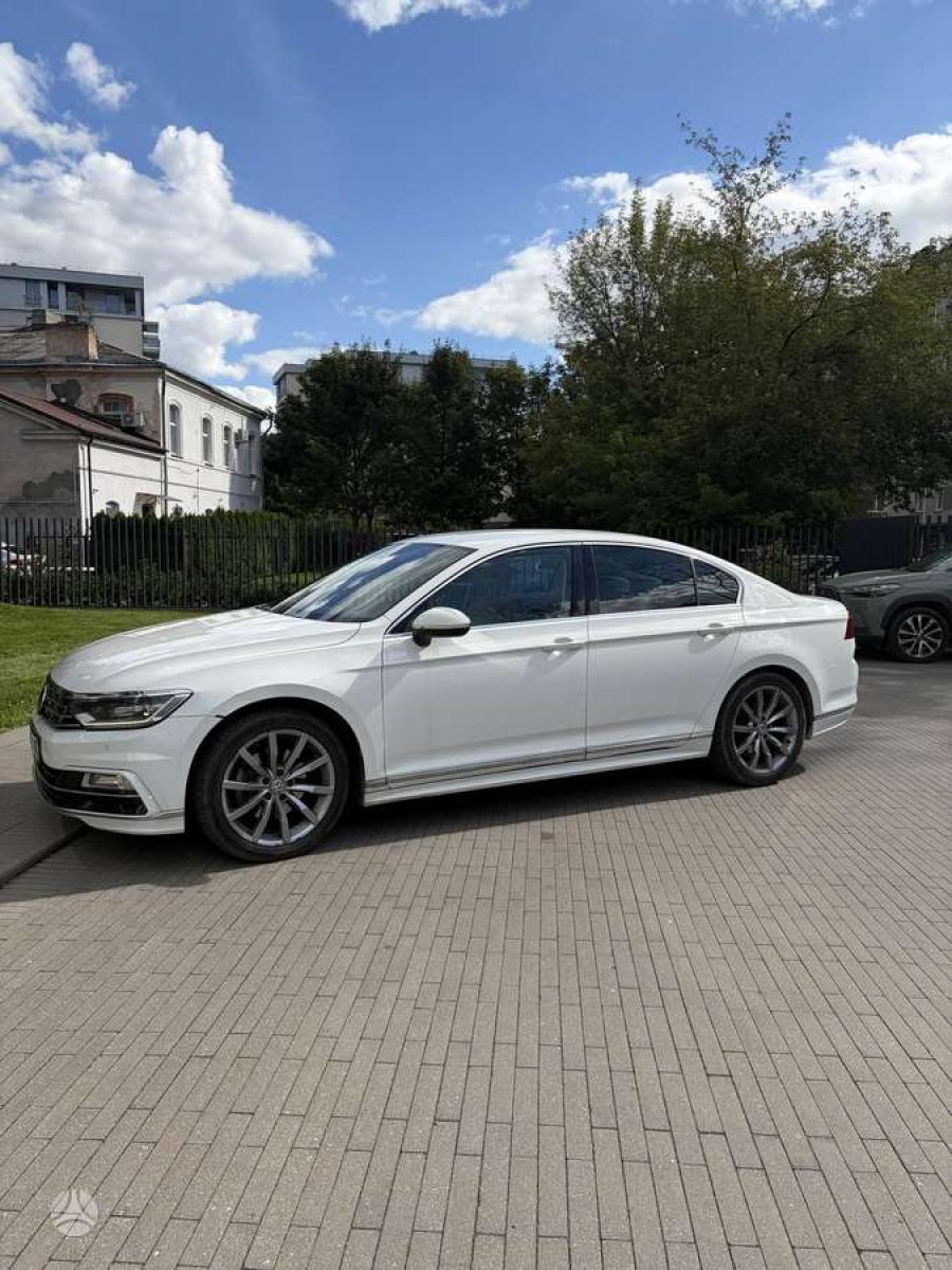Balts Volkswagen Passat 2016 Viļņa, ar dzinēja tilpumu 1.80 L un nobraukumu 300 tūkst. km par 9900 €, foto 1 vietnē AUTOMOTO.COM.LV