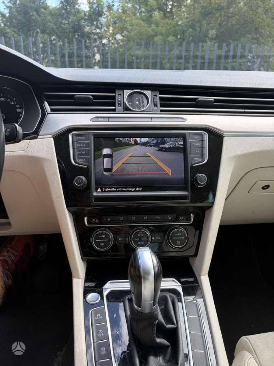 Balts Volkswagen Passat 2016 Viļņa, ar dzinēja tilpumu 1.80 L un nobraukumu 300 tūkst. km par 9900 €, foto 10 vietnē AUTOMOTO.COM.LV