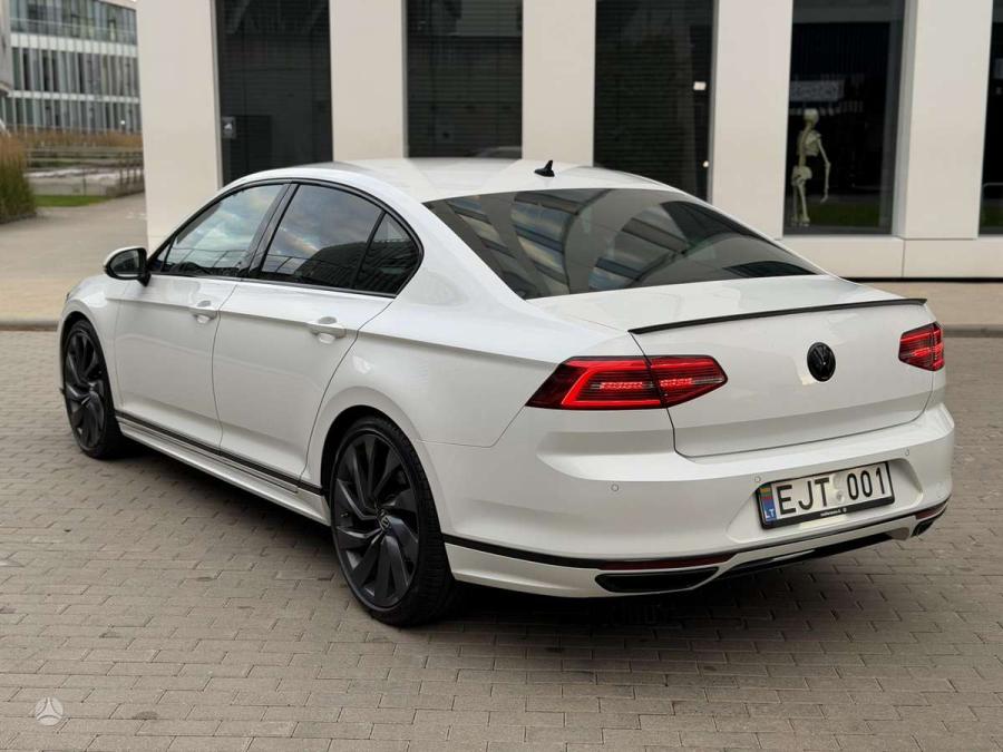 White Volkswagen Passat 2016 in Vilnius, with an engine capacity of 1.97 L and mileage of 183 thousand km for 15400 €, photo 4 on AUTOMOTO.COM.LV