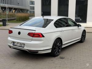 White Volkswagen Passat 2016 in Vilnius, with an engine capacity of 1.97 L and mileage of 183 thousand km for 15400 €, photo 5 on AUTOMOTO.COM.LV