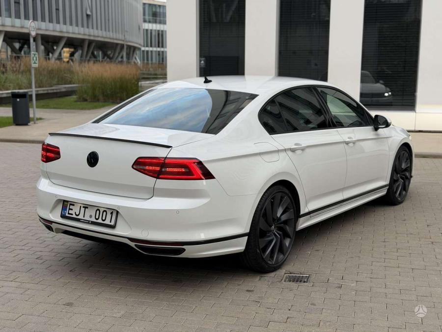 White Volkswagen Passat 2016 in Vilnius, with an engine capacity of 1.97 L and mileage of 183 thousand km for 15400 €, photo 5 on AUTOMOTO.COM.LV