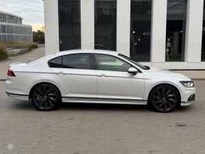 White Volkswagen Passat 2016 in Vilnius, with an engine capacity of 1.97 L and mileage of 183 thousand km for 15400 €, photo 6 on AUTOMOTO.COM.LV
