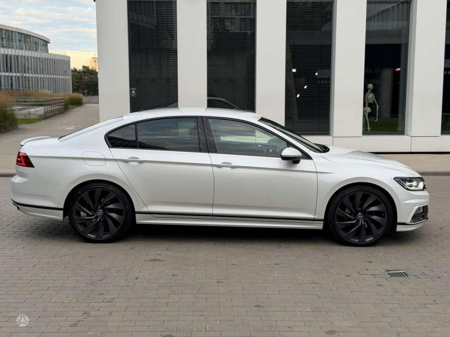 White Volkswagen Passat 2016 in Vilnius, with an engine capacity of 1.97 L and mileage of 183 thousand km for 15400 €, photo 6 on AUTOMOTO.COM.LV