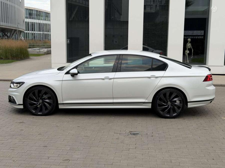 White Volkswagen Passat 2016 in Vilnius, with an engine capacity of 1.97 L and mileage of 183 thousand km for 15400 €, photo 7 on AUTOMOTO.COM.LV