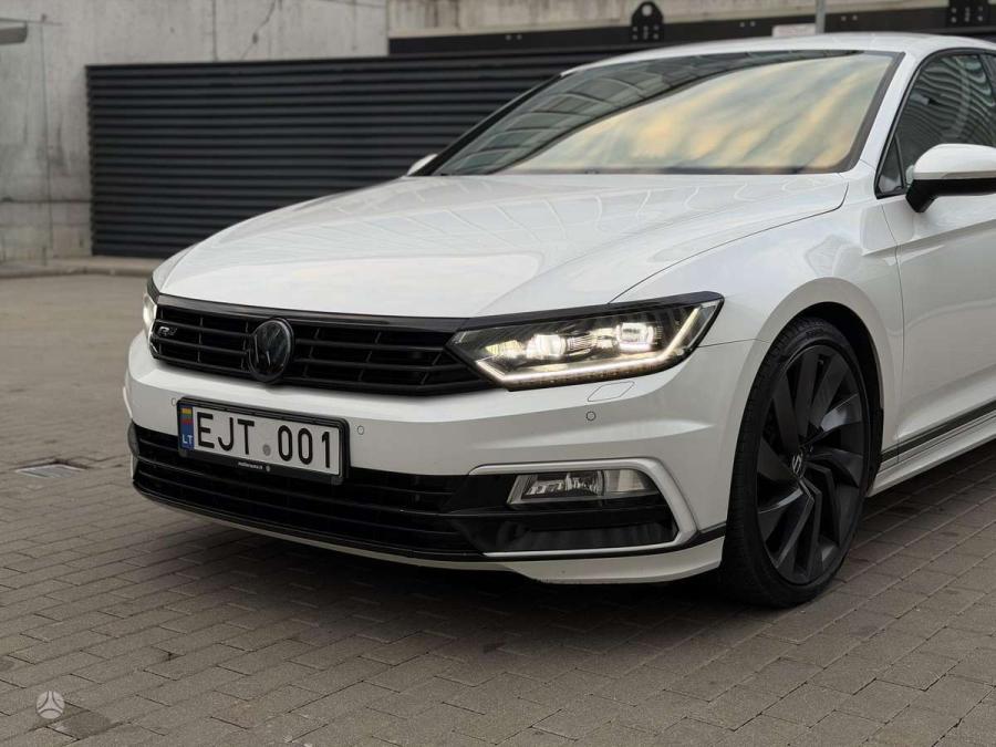 White Volkswagen Passat 2016 in Vilnius, with an engine capacity of 1.97 L and mileage of 183 thousand km for 15400 €, photo 8 on AUTOMOTO.COM.LV