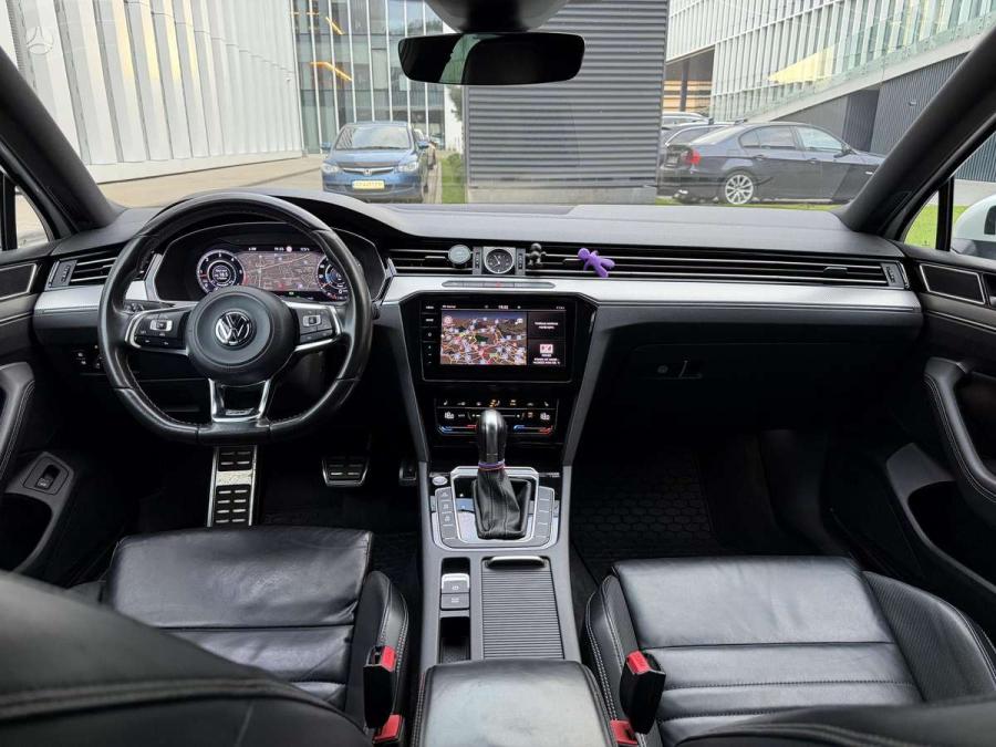 White Volkswagen Passat 2016 in Vilnius, with an engine capacity of 1.97 L and mileage of 183 thousand km for 15400 €, photo 10 on AUTOMOTO.COM.LV