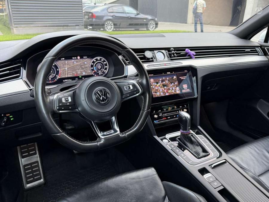 White Volkswagen Passat 2016 in Vilnius, with an engine capacity of 1.97 L and mileage of 183 thousand km for 15400 €, photo 12 on AUTOMOTO.COM.LV