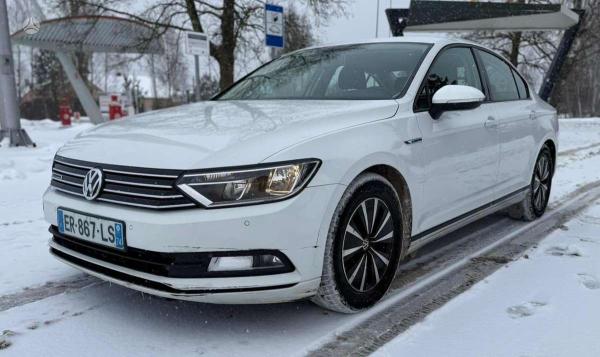 White Volkswagen Passat 2017 in Taurage, with an engine capacity of 1.60 L and mileage of 246 thousand km for 6199 €, photo 1 on AUTOMOTO.COM.LV