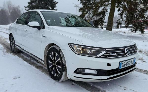 White Volkswagen Passat 2017 in Taurage, with an engine capacity of 1.60 L and mileage of 246 thousand km for 6199 €, photo 2 on AUTOMOTO.COM.LV