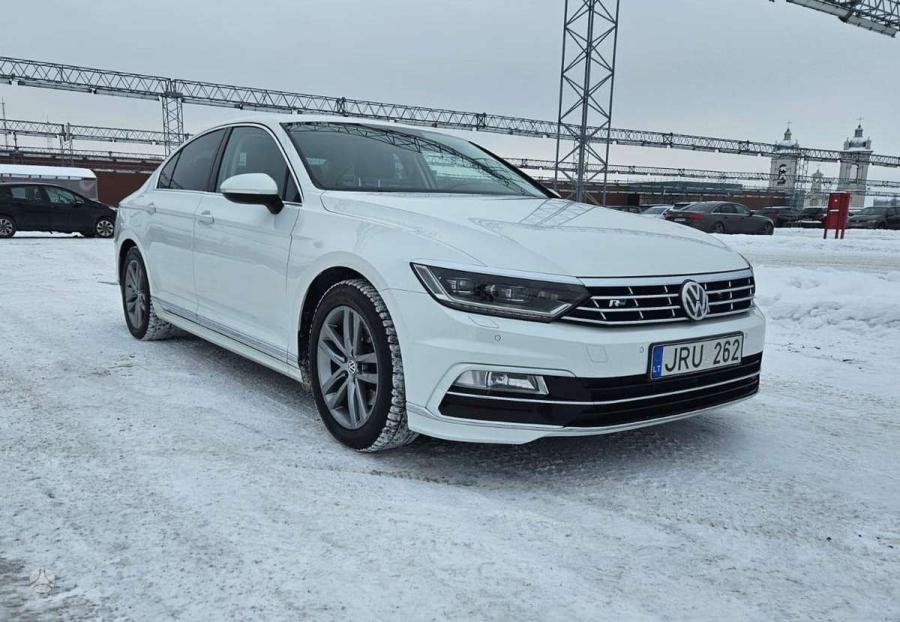 White Volkswagen Passat 2017 in Kaunas, with an engine capacity of 1.80 L and mileage of 160 thousand km for 15000 €, photo 3 on AUTOMOTO.COM.LV