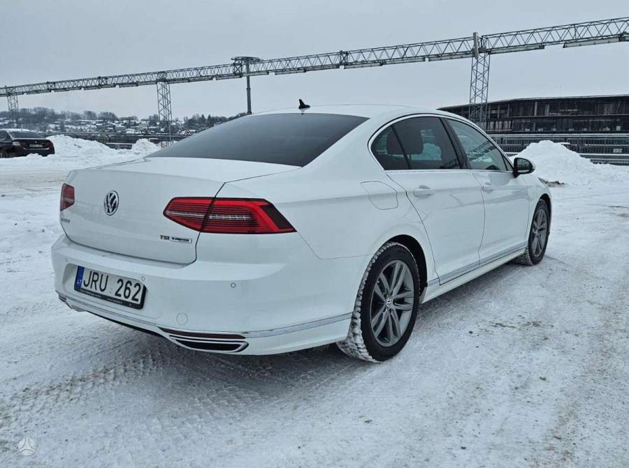 White Volkswagen Passat 2017 in Kaunas, with an engine capacity of 1.80 L and mileage of 160 thousand km for 15000 €, photo 4 on AUTOMOTO.COM.LV