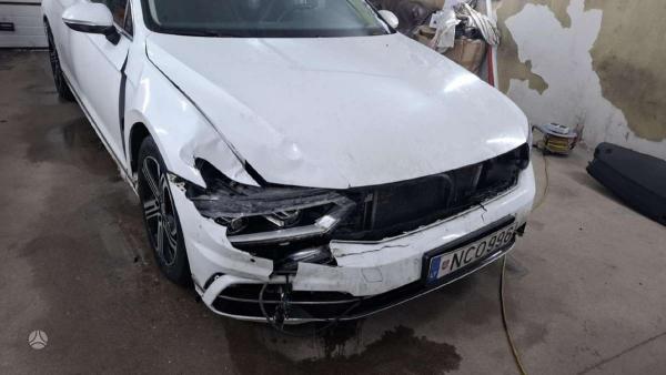 White Volkswagen Passat 2017 in Radviliskis, with an engine capacity of 0.00 L and mileage of 178 thousand km for 6666 €, photo 1 on AUTOMOTO.COM.LV