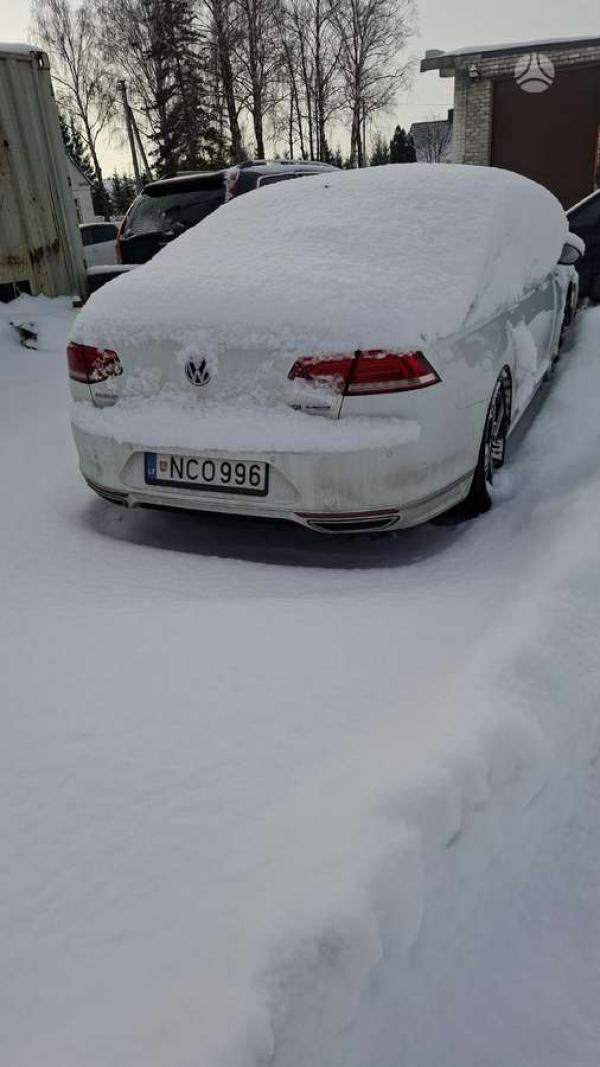 White Volkswagen Passat 2017 in Radviliskis, with an engine capacity of 0.00 L and mileage of 178 thousand km for 6666 €, photo 3 on AUTOMOTO.COM.LV