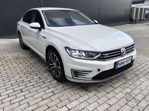White Volkswagen Passat 2017 in Klaipeda, with an engine capacity of 1.40 L and mileage of 210 thousand km for 11800 €, photo  on AUTOMOTO.COM.LV