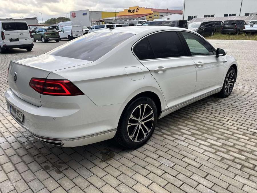 White Volkswagen Passat 2017 in Klaipeda, with an engine capacity of 1.40 L and mileage of 210 thousand km for 11800 €, photo 4 on AUTOMOTO.COM.LV