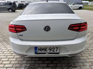 White Volkswagen Passat 2017 in Klaipeda, with an engine capacity of 1.40 L and mileage of 210 thousand km for 11800 €, photo 5 on AUTOMOTO.COM.LV