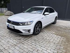 White Volkswagen Passat 2017 in Klaipeda, with an engine capacity of 1.40 L and mileage of 210 thousand km for 11800 €, photo 8 on AUTOMOTO.COM.LV