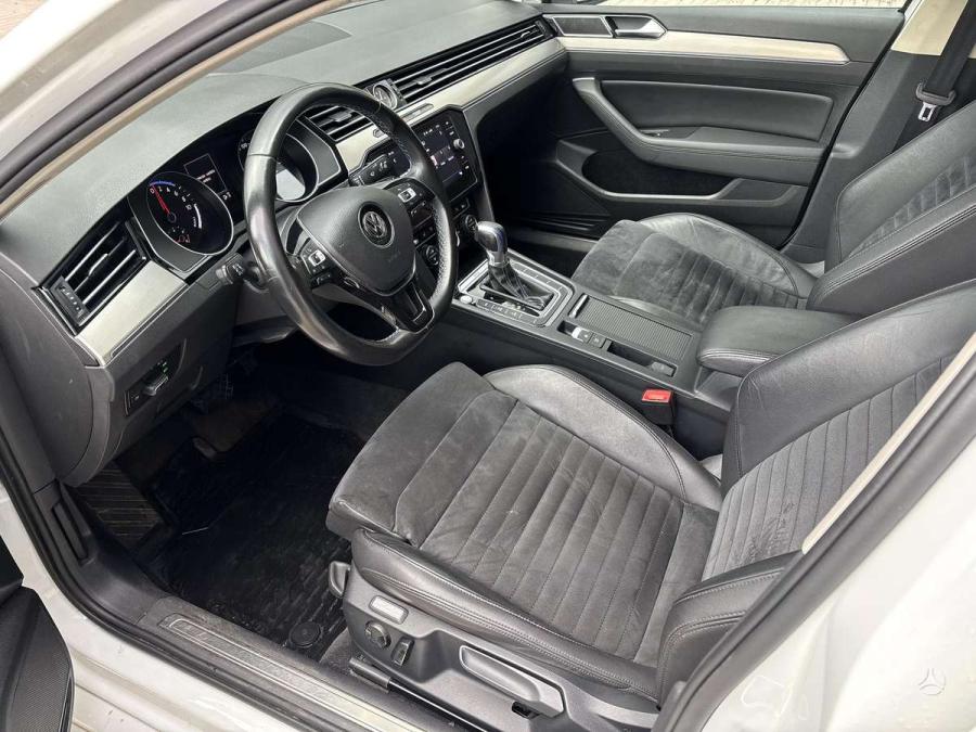 White Volkswagen Passat 2017 in Klaipeda, with an engine capacity of 1.40 L and mileage of 210 thousand km for 11800 €, photo 13 on AUTOMOTO.COM.LV