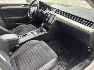 White Volkswagen Passat 2017 in Klaipeda, with an engine capacity of 1.40 L and mileage of 210 thousand km for 11800 €, photo 15 on AUTOMOTO.COM.LV