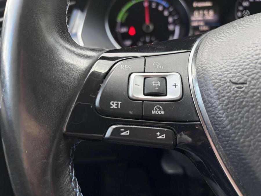 White Volkswagen Passat 2017 in Klaipeda, with an engine capacity of 1.40 L and mileage of 210 thousand km for 11800 €, photo 23 on AUTOMOTO.COM.LV