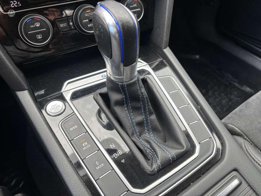 White Volkswagen Passat 2017 in Klaipeda, with an engine capacity of 1.40 L and mileage of 210 thousand km for 11800 €, photo 28 on AUTOMOTO.COM.LV