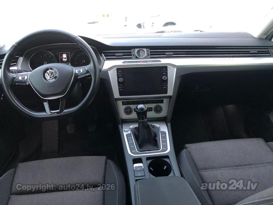 White Volkswagen Passat 2018 in Polva, with an engine capacity of 1.50 L and mileage of 124 thousand km for 17000 €, photo 5 on AUTOMOTO.COM.LV