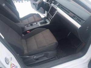 White Volkswagen Passat 2018 in Vilnius, with an engine capacity of 2.00 L and mileage of 139 thousand km for 14500 €, photo 12 on AUTOMOTO.COM.LV