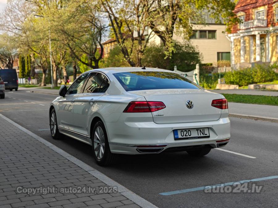 White Volkswagen Passat 2018 in Tallinn, with an engine capacity of 1.50 L and mileage of 75 thousand km for 18500 €, photo 3 on AUTOMOTO.COM.LV
