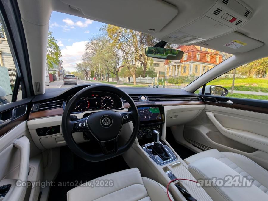 White Volkswagen Passat 2018 in Tallinn, with an engine capacity of 1.50 L and mileage of 75 thousand km for 18500 €, photo 4 on AUTOMOTO.COM.LV