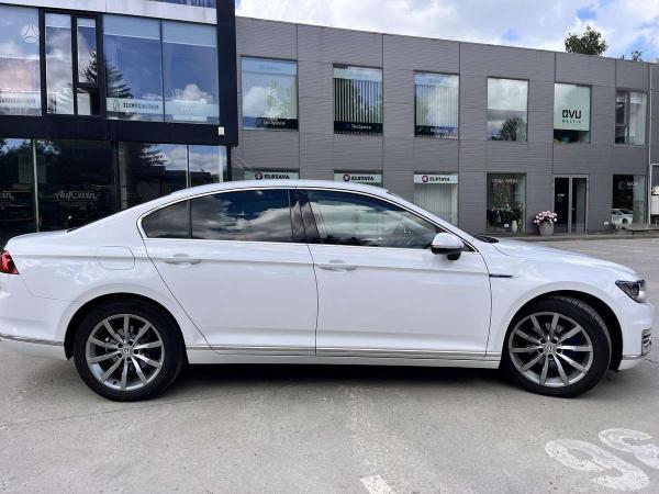 Balts Volkswagen Passat 2018 Viļņa, ar dzinēja tilpumu 1.40 L un nobraukumu 311 tūkst. km par 10400 €, foto 2 vietnē AUTOMOTO.COM.LV