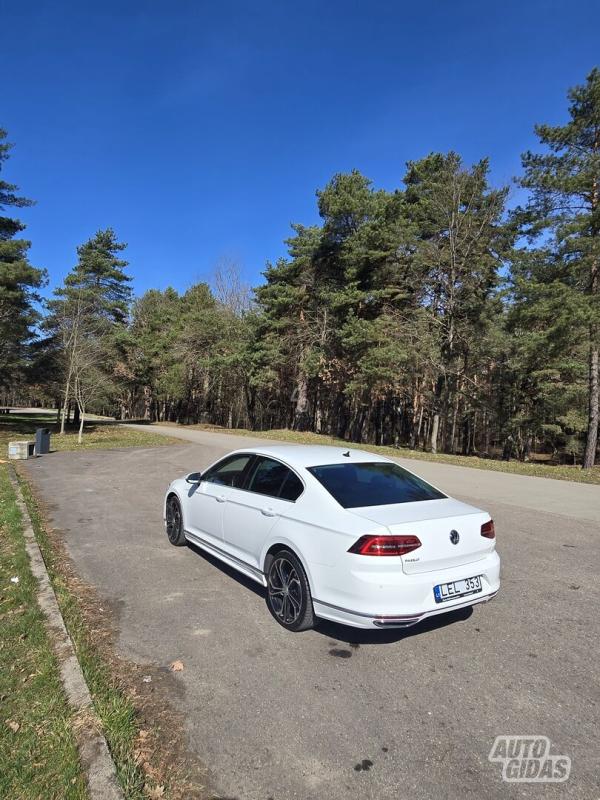 White Volkswagen Passat 2019 in Kaunas, with an engine capacity of 1.40 L and mileage of 98 thousand km for 18000 €, photo 6 on AUTOMOTO.COM.LV