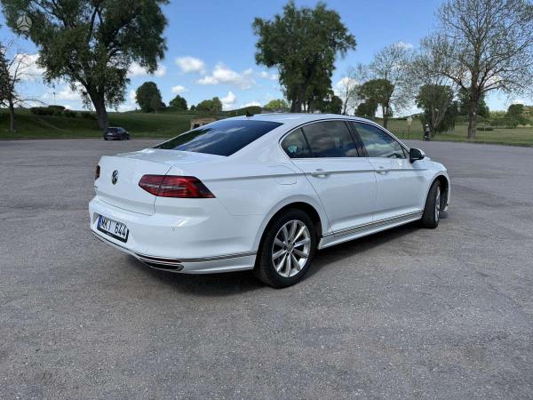 Volkswagen Passat 2019 in Kaunas on AUTOMOTO.COM.LV White Volkswagen Passat 2019 in Kaunas, with an engine capacity of 1.97 L and mileage of 211 thousand km for 13300 €, photo 6 on AUTOMOTO.COM.LV