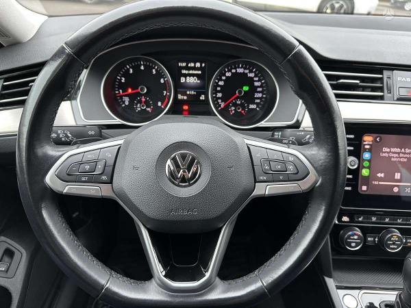 White Volkswagen Passat 2020 in Vilnius, with an engine capacity of 1.98 L and mileage of 98 thousand km for 20000 €, photo 8 on AUTOMOTO.COM.LV