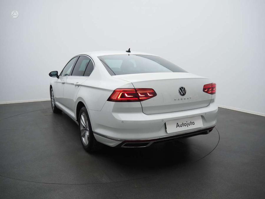 White Volkswagen Passat 2020 in Vilnius, with an engine capacity of 1.50 L and mileage of 88 thousand km for 18800 €, photo 6 on AUTOMOTO.COM.LV