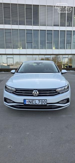 Balts Volkswagen Passat 2020 Viļņa, ar dzinēja tilpumu 1.50 L un nobraukumu 104 tūkst. km par 17200 €, foto 2 vietnē AUTOMOTO.COM.LV